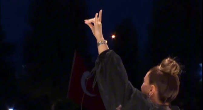 Azərin “bozqurd” işarəsi göstərdi, Ərdoğan alqışladı - VİDEO | Baku.ws ...