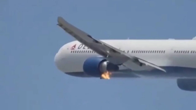 Boeing flight with engine on fire caught on video in the USA | Baku.ws ...