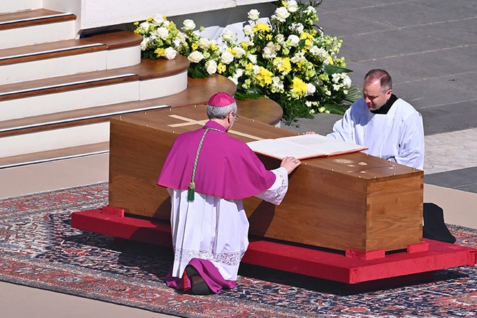 Scientists have found a terrifying prophecy: the death of the Pope is a ...