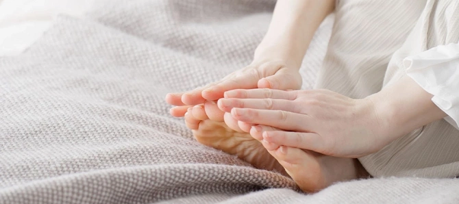 The doctor named the reason for ice-cold feet in hot weather | Baku.ws ...