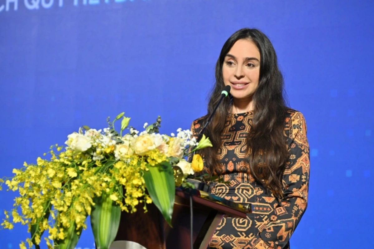 Leyla Əliyeva Mingəçevirdə şəhid ailəsini ziyarət edib, bir sıra sosial ...