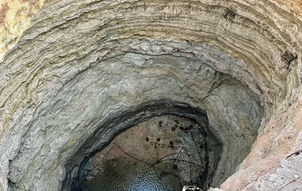 Günəbaxan tarlasında nəhəng çuxur əmələ gəldi | Baku.ws Xəbər saytı ...